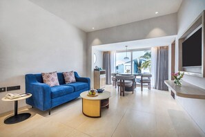 Suite Júnior, varanda, vista para a piscina | Cofre no quarto, cortinas/cortinados opacos, Wi-fi grátis 