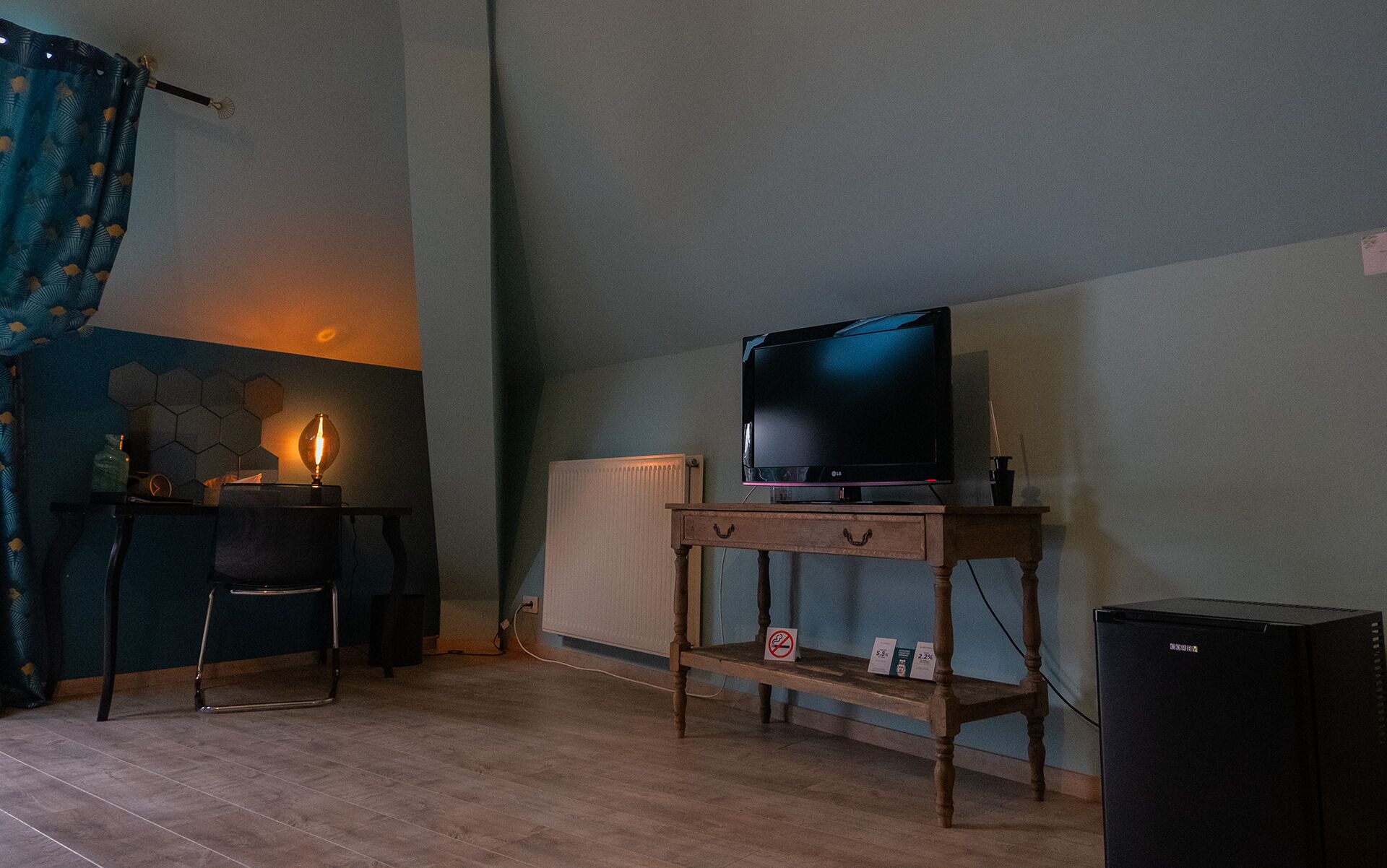 Cortinas blackout, quartos à prova de som, Wi-Fi de cortesia