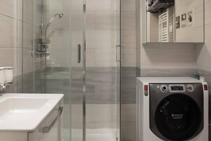 Apartamento, 1 quarto, varanda | Casa de banho