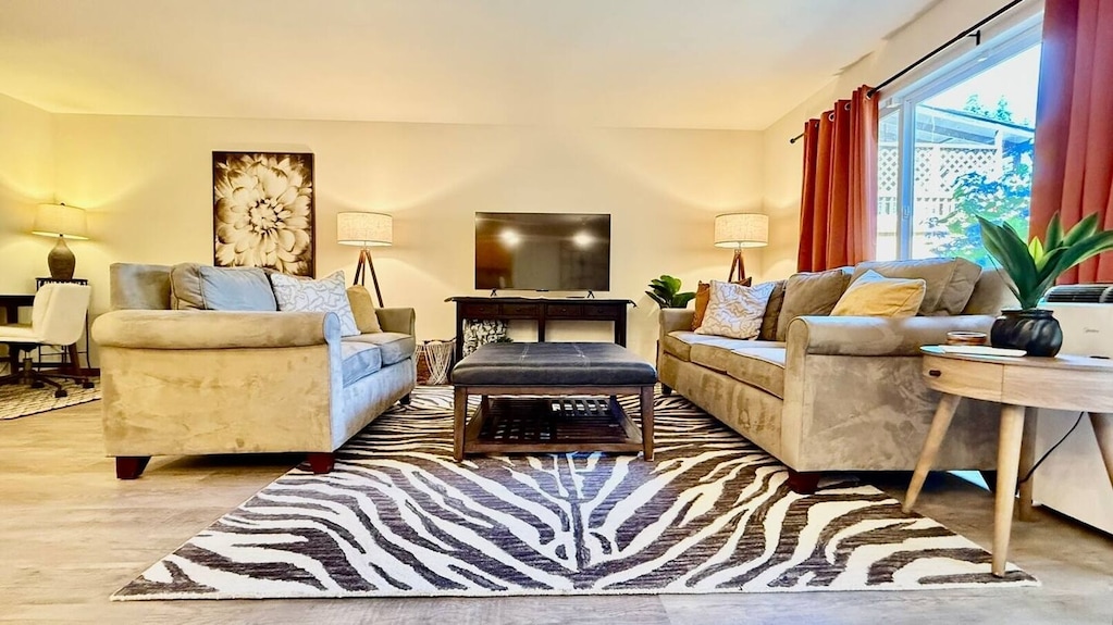 Spacious Modern Family Home With Open Living, Full Kitchen, Office Nook, And Private Access - Olympia, WA