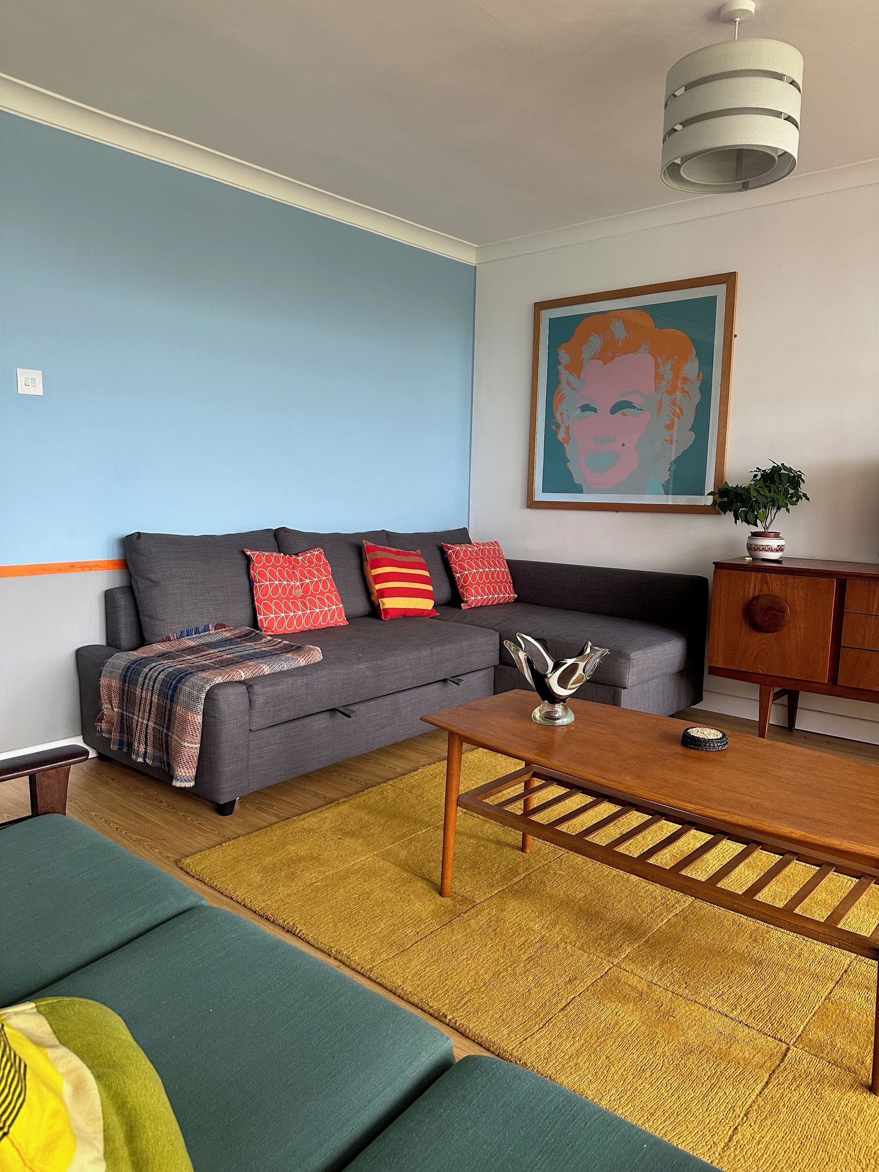 Colourful Mid-century Nest Moments Away From Bustling Beaches And Harbour. - Burton Bradstock