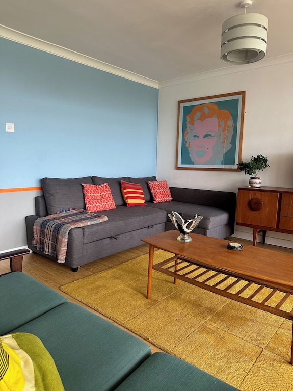 Colourful Mid-century Nest Moments Away From Bustling Beaches And Harbour. - Bridport
