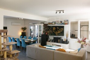 Dormitório Partilhado, 1 quarto, fumadores, varanda | Sala de jantar