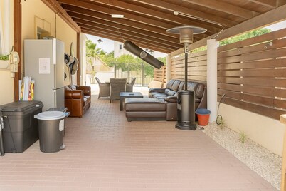 Room-modern Room Sea View in Villa With