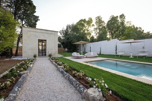 Piscina exterior sazonal