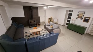 Casa Deluxe, vista para a piscina | Sala de estar