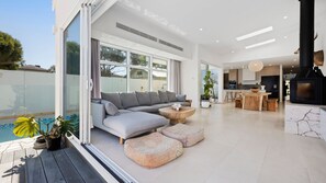 The Palms - Safety Beach Reviews, Deals & Photos 2026 - Expedia.co.uk