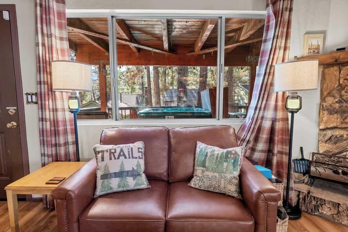 Big Bear Pet Friendly Cabin With Bbq On Deck - California