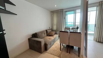 Apartamento básico | Área de estar | Smart TV 32 polegadas com canais digitais