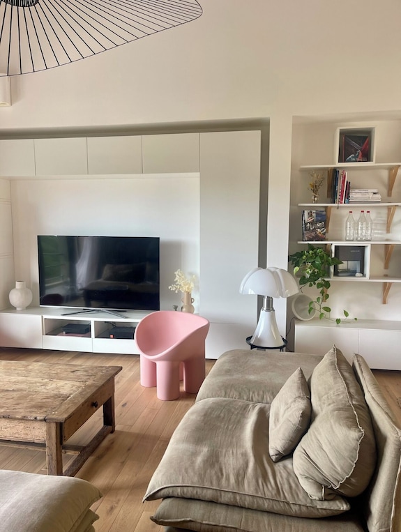 House Between Town And Garrigue - 님