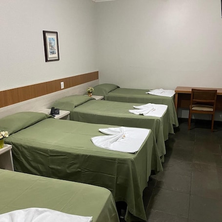 Quarto triplo luxo, 1 quarto | Wi-Fi de cortesia. Hotel Pousada Tropical