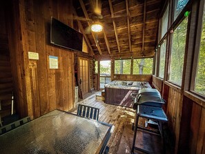 NEWLY Remodeled! The Forest Nook! Cozy 2 BR Cabin w/Hot Tub, Fire Table ...
