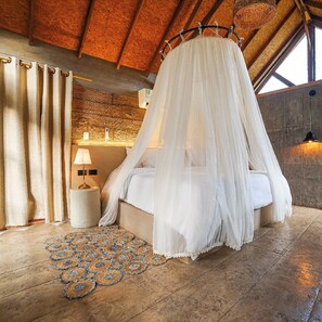 Suite Deluxe, varanda, vista para o jardim | Cofre no quarto, Wi-fi grátis 