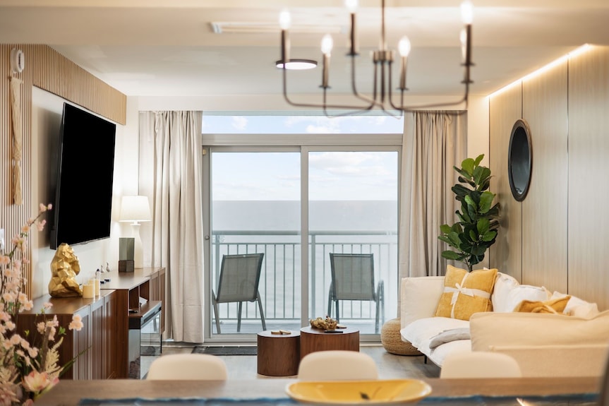 Newly Designed Oceanfront 4br W/ King Beds + Bunks + Fireplace +Resort Amenities - Myrtle Beach, SC