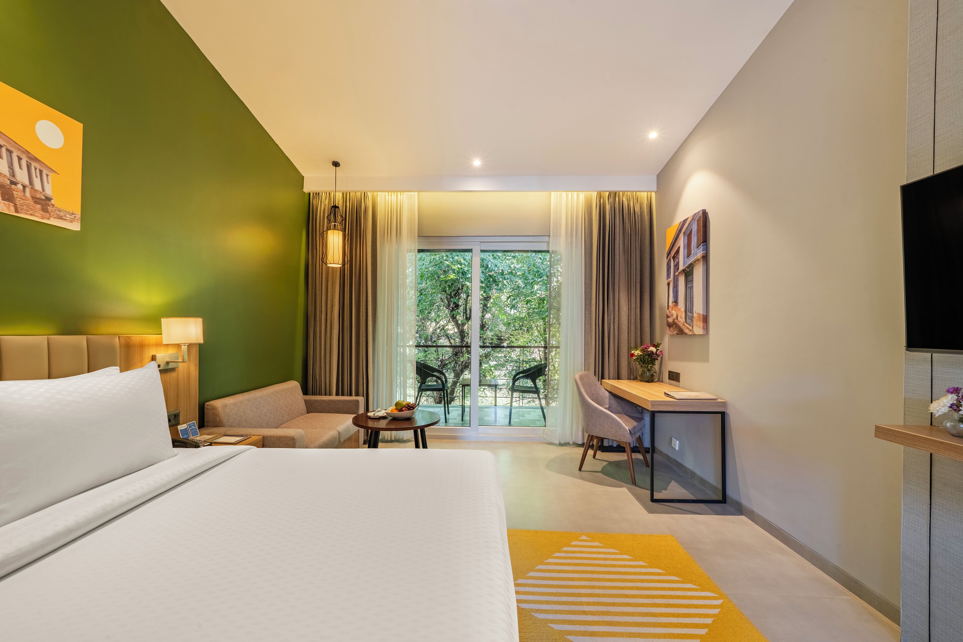 Deluxe Double Room With Balcony | Frigobar, escrivaninha, espaço de trabalho para notebook