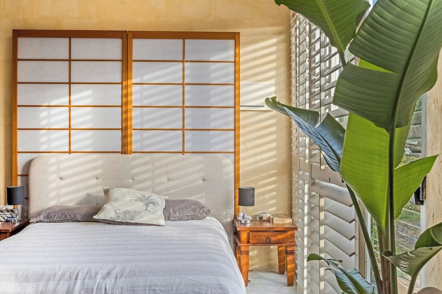 Lighthouse And Ocean Views On The Edge Of Byron Bay's National Park - 바이런베이