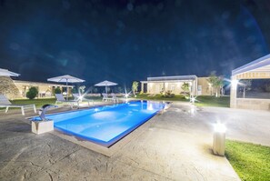 Uma piscina aquecida 