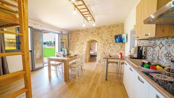 Vila família, vários quartos (Tenuta Mary Relax & Pool) | Cozinha privada | Geladeira, fogão, cooktop, lava-louças