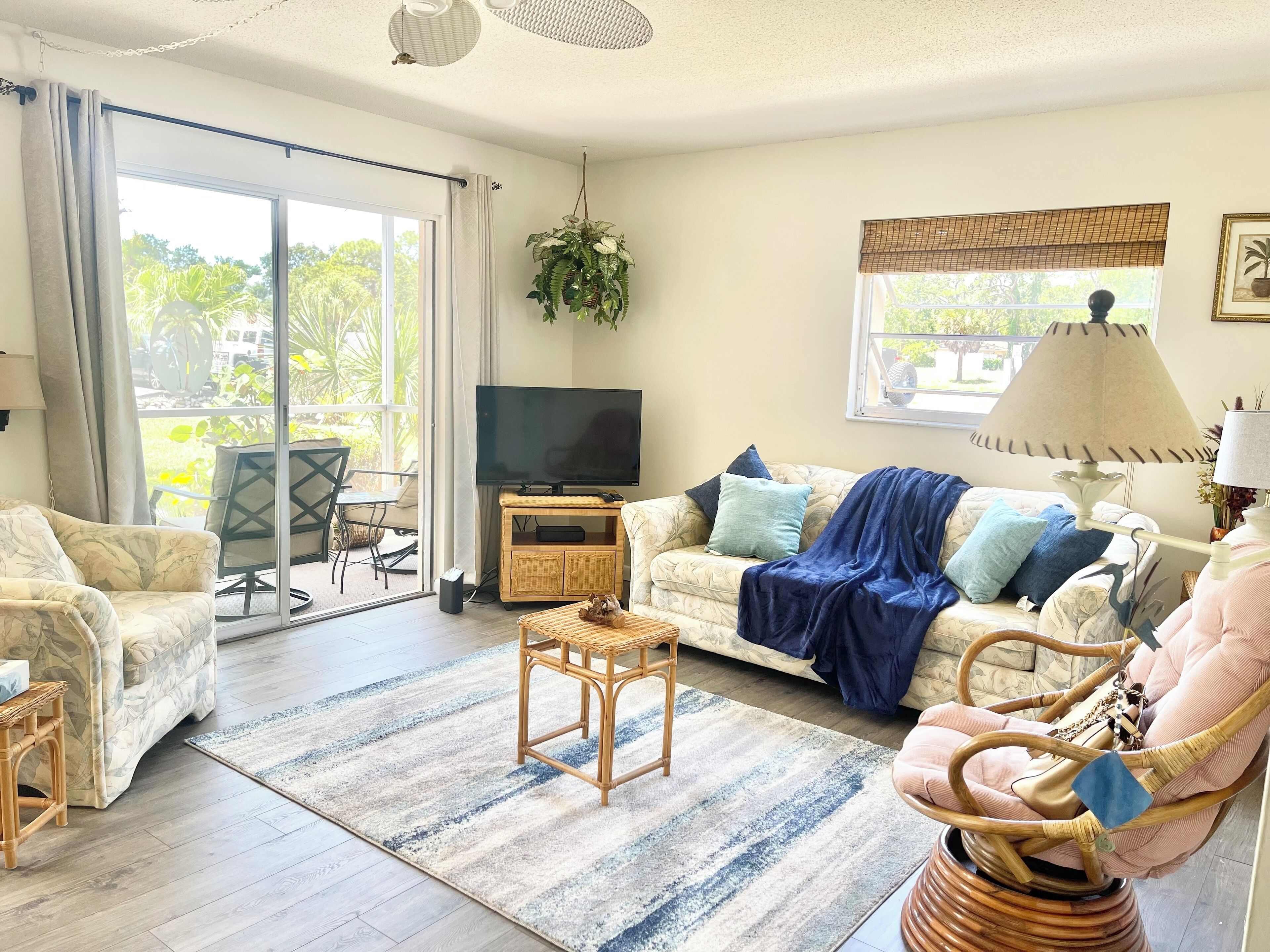 Cozy Beachside Ground-floor Condo  Steps To The Shore - Venice, FL
