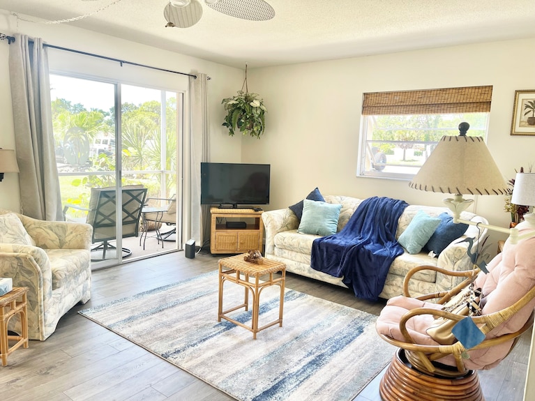 Cozy Beachside Ground-floor Condo Steps To The Shore - Venice, FL