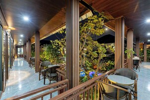 Quarto quádruplo família | Cofres nos quartos, cortinas blackout, quartos à prova de som