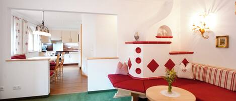 Apartamento superluxo, vista para a montanha | Cofres nos quartos, escrivaninha, quartos à prova de som