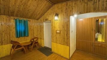 Quarto standard, vista para a colina | Individualmente decorados, individualmente mobiliados, escrivaninha