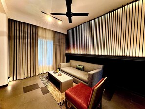 Quarto premium, vista para o rio | Cofres nos quartos, escrivaninha, quartos à prova de som