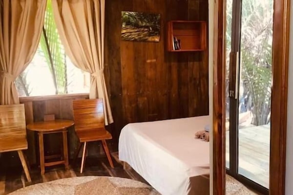 Quarto casal, sacada, vista para o rio | Wi-Fi de cortesia