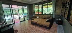 Quarto, 1 quarto, acessível, para fumantes | Sala de estar