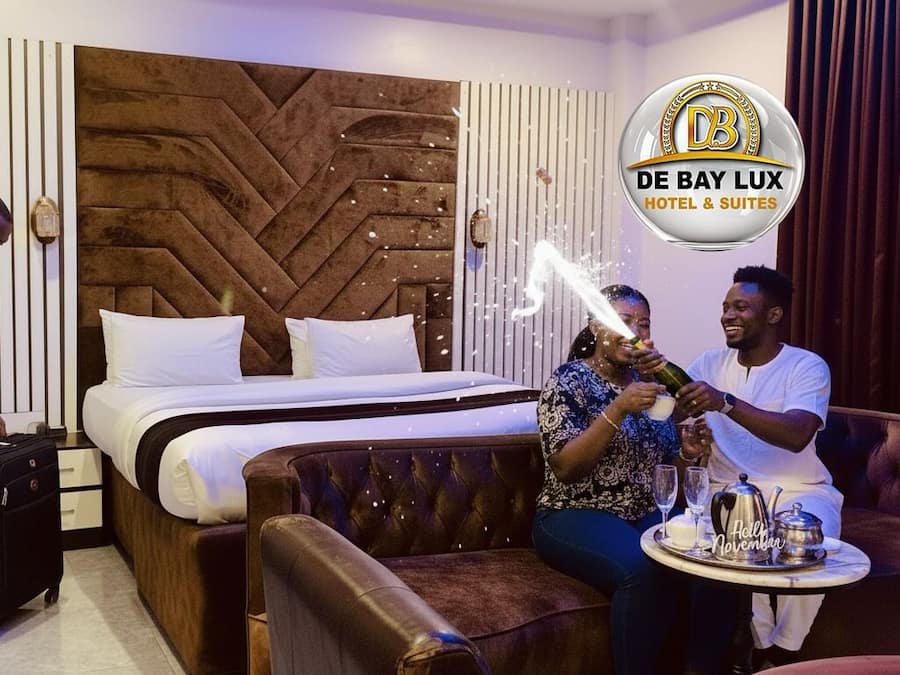 Com decoração personalizada, com mobília individualizada, secretária