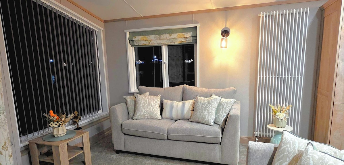 Beaumont Tattershall Lakes Escape - Lakeside Hot Tub Lodge With Fishing Peg - Woodhall Spa