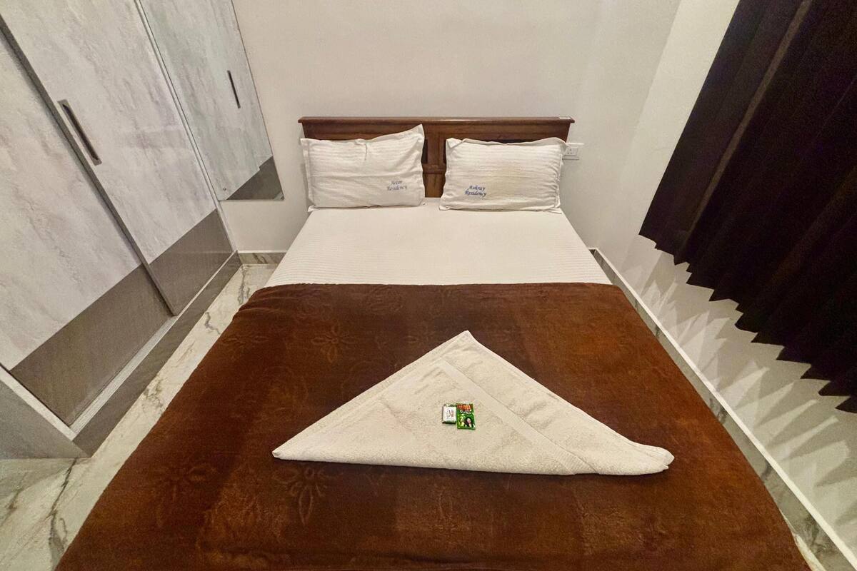 Secretária, secretária adequada para computadores portáteis