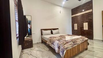 Secretária, secretária adequada para computadores portáteis