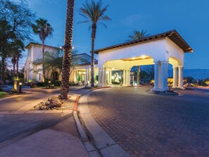 COACHELLA - Studio Suite (2 Beds) @ Marriott Shadow Ridge (April 12-19 ...