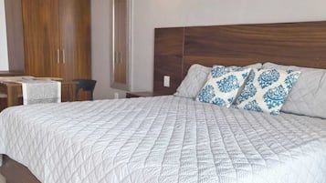 Secretária, quartos insonorizados, Wi-fi grátis