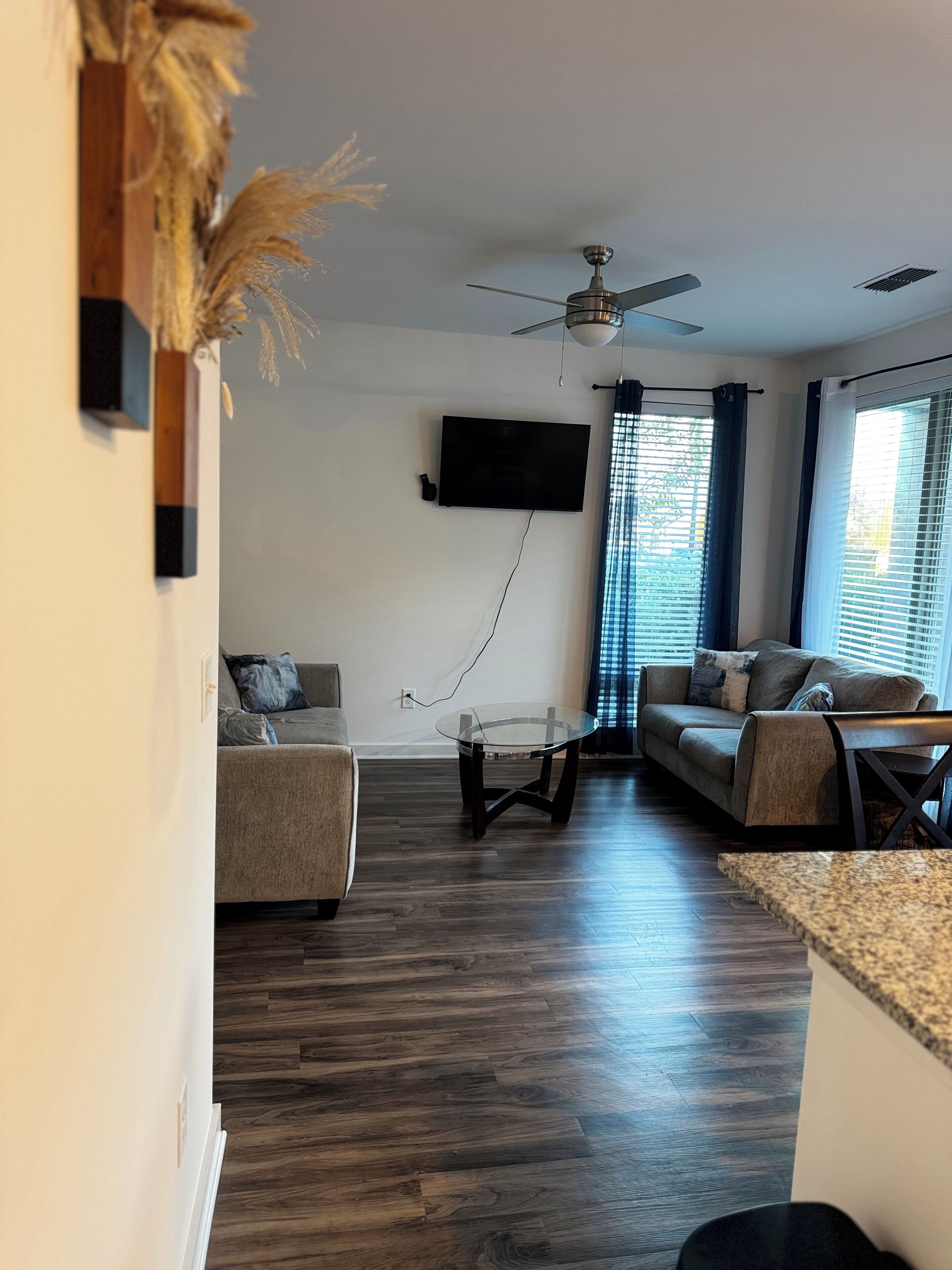 Stylish Corner Retreat Near Shops Dining And Only 30 Minutes To Charleston - Summerville, SC