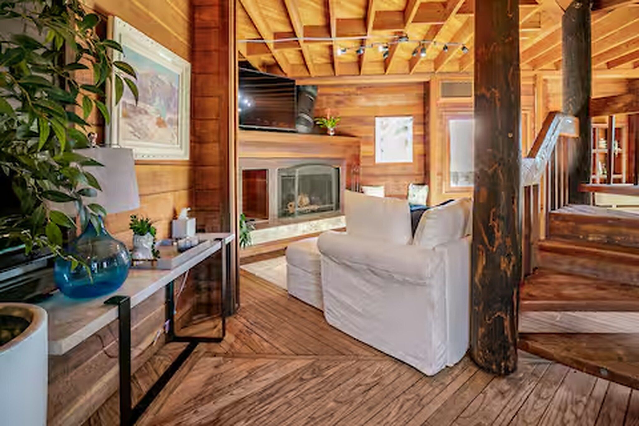 Beautiful Redwood Cabin, Hot Tub, 2 Fireplaces, 2 Masters, Theater 80" Tv. - Escondido, CA