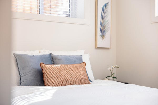 New Bright 2br Vivian Suite - Vancouver