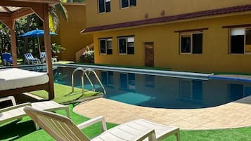 Quarto Familiar, vista para a piscina | Terraço/pátio interior