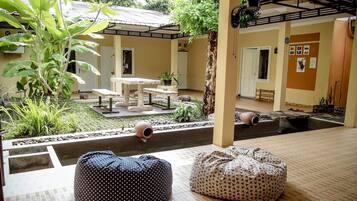 Estúdio Económico, vista para a montanha | Vista para o jardim