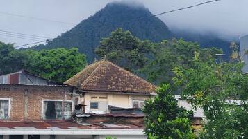Estúdio Económico, vista para a montanha | Secretária, secretária adequada para computadores portáteis