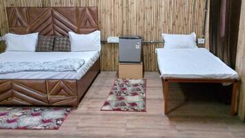 Quarto triplo, ar-condicionado | Escrivaninha, espaço de trabalho para notebook, Wi-Fi de cortesia