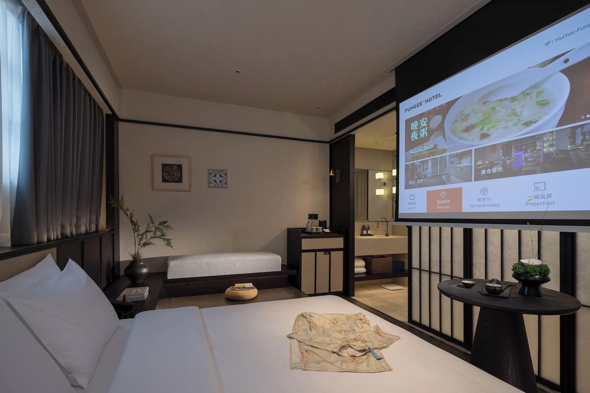 Quarto duplo em estilo japonês, 1 cama queen-size | Secretária, secretária adequada para computadores portáteis