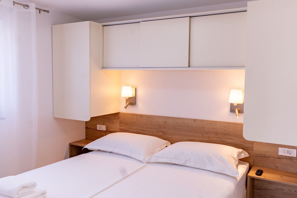 Apartments Arti Homes Rab Banjol - Two Bedroom Apartment With Terrace ...
