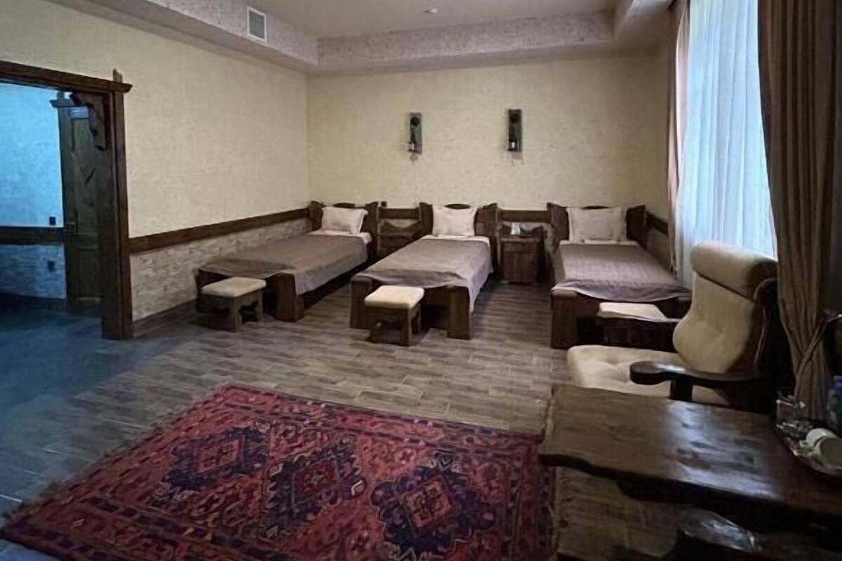 Quarto Triplo Básico, vista para o rio | Secretária, Wi-fi grátis