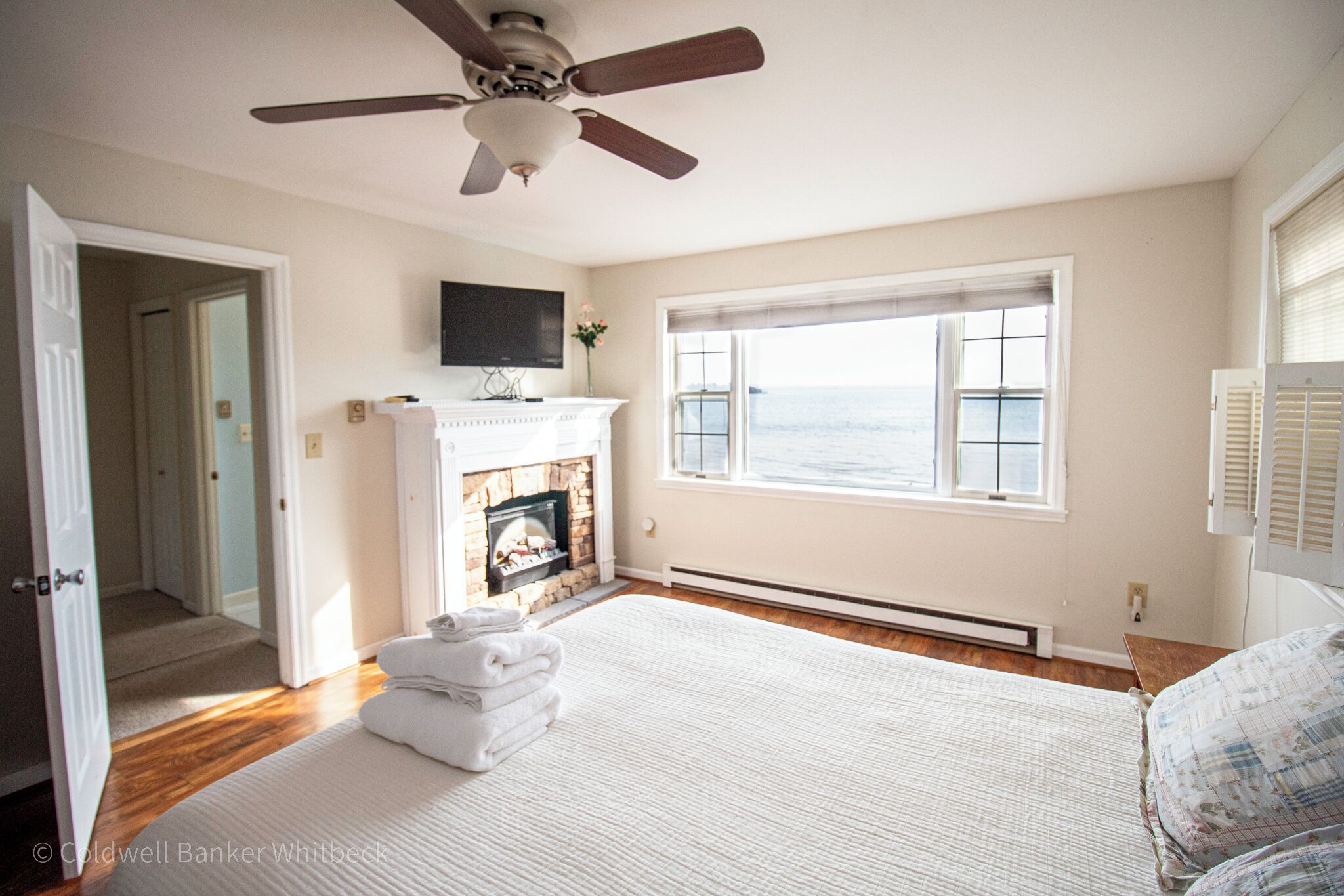 Lake Front Home On Beautiful Lake Champlain; Sleeps 20 & Great For Families - Plattsburgh, NY