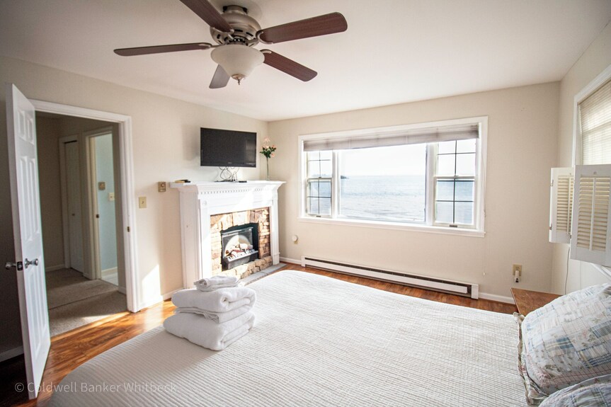 Lake Front Home On Beautiful Lake Champlain; Sleeps 20 & Great For Families - Plattsburgh, NY