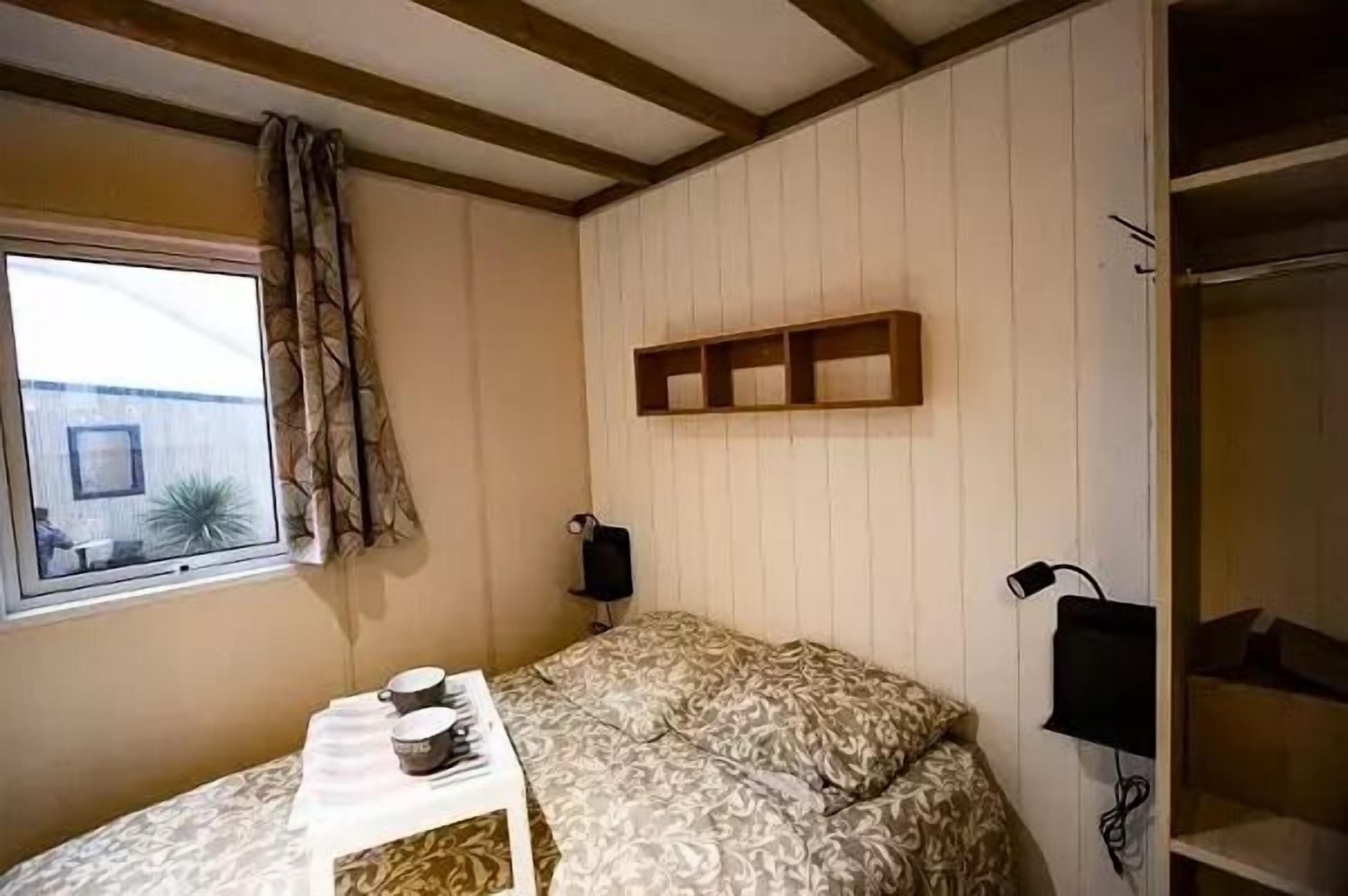 Chalet Confort 16m² - 1 Chambre + Terrasse Couverte + Clim Réversible + Tv 2 Personnes - Ariège