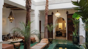 Entire Riad | Sala de estar | Livros
